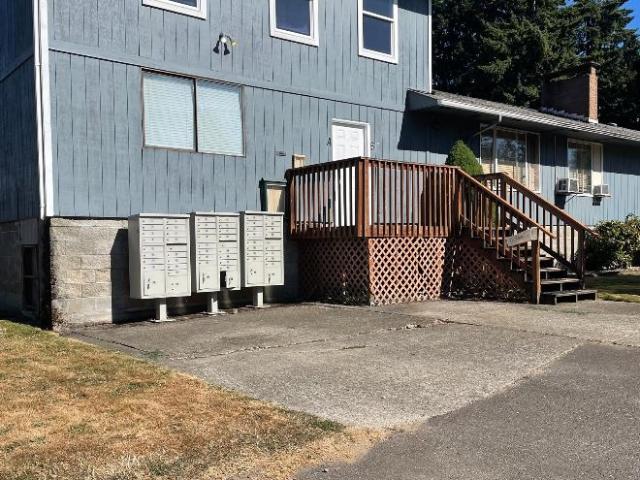 3 Br, 1 bath, Condo 1112 S Yew Street
