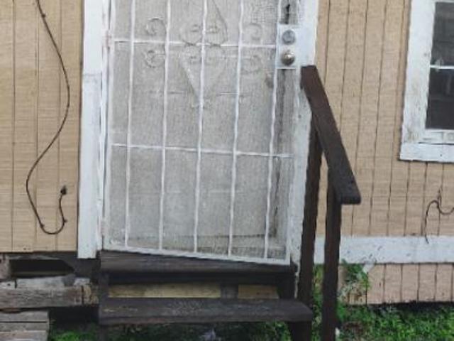 3 Br, 1 bath, Condo 117 119 W Lee St
