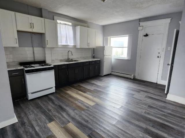 3 Br, 1 bath, Condo 119 Inslee