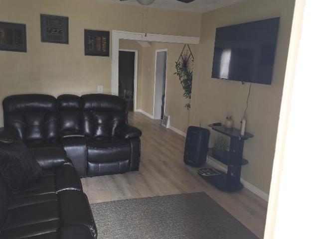 3 Br, 1 bath, Condo 1238 W 7th St