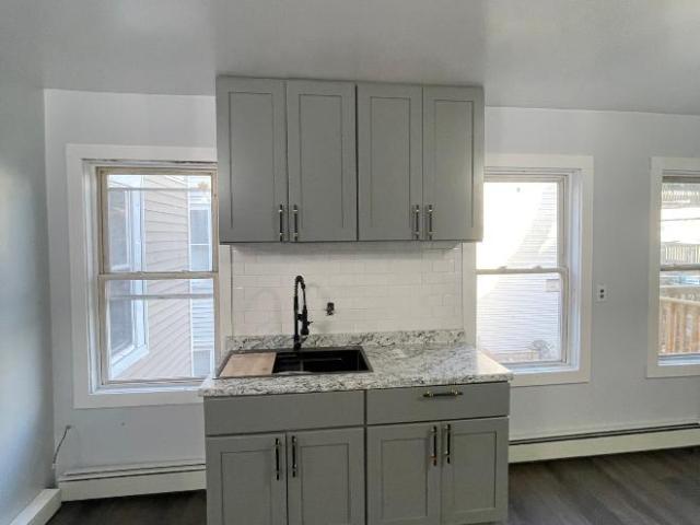 3 Br, 1 bath, Condo 125 Pierce St