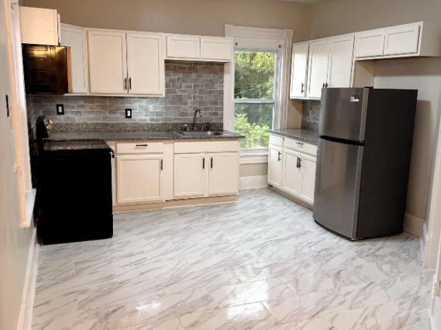 3 Br, 1 bath, Condo 129 Poplar Ave