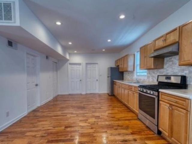 3 Br, 1 bath, Condo 131 Sylvan Avenue