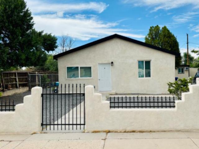 3 Br, 1 bath, Condo 1325 San Andres Ave NW