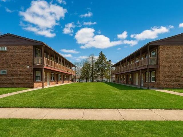 3 Br, 1 bath, Condo 1334 Juniper Dr