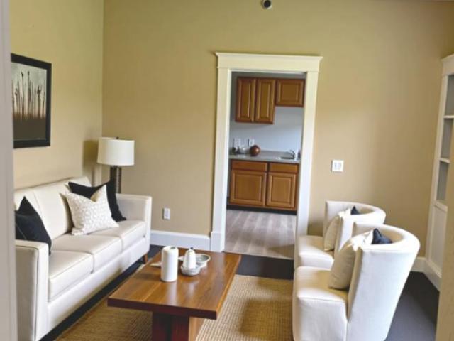 3 Br, 1 bath, Condo 1338 Lakeview Rd