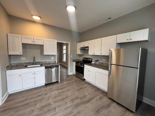 3 Br, 1 bath, Condo 1355 E 76th St