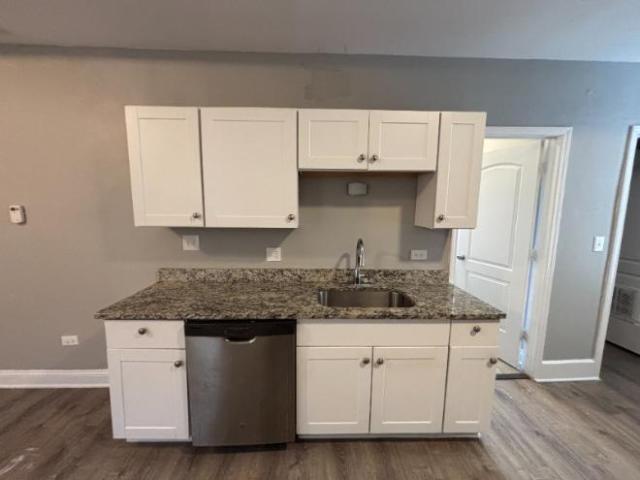 3 Br, 1 bath, Condo 1350 E 70th St