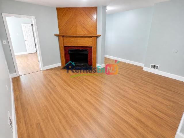 3 Br, 1 bath, Condo 135 S Clinton St