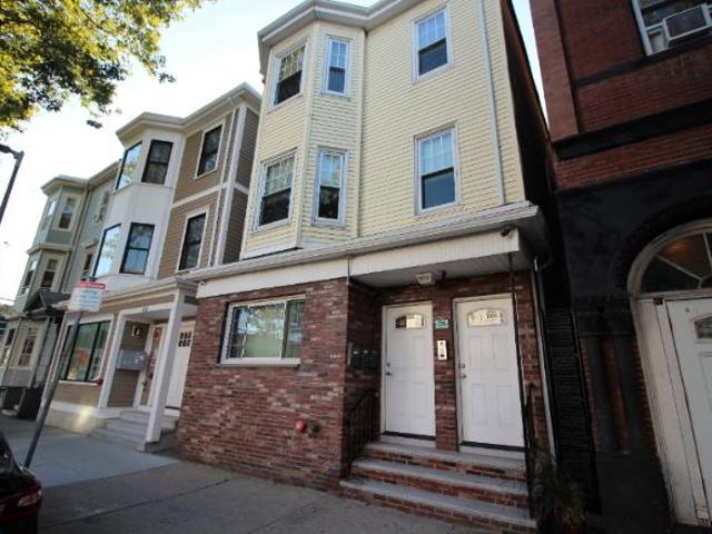 3 Br, 1 bath, Condo 136 Chelsea Street
