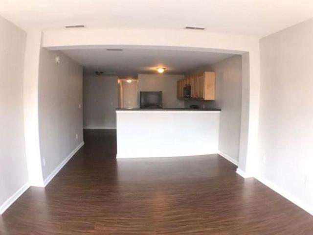 3 Br, 1 bath, Condo 1405 E Carson St
