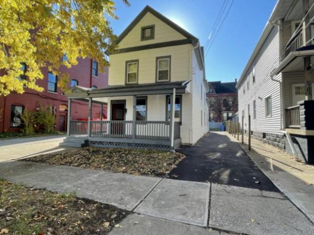 3 Br, 1 bath, Condo 1409 Auburn Ave
