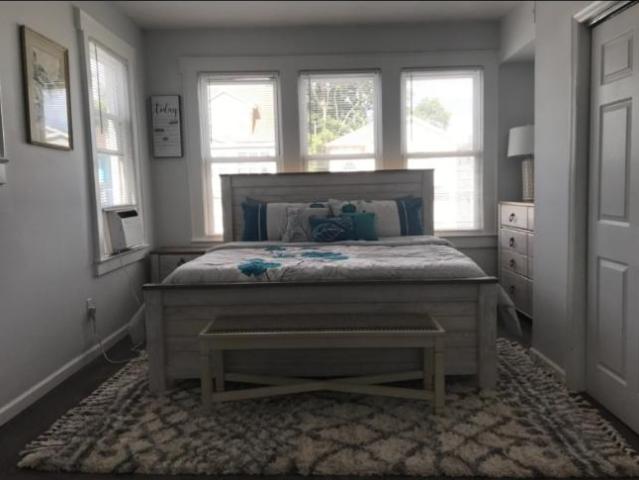 3 Br, 1 bath, Condo 142 Mapes Avenue