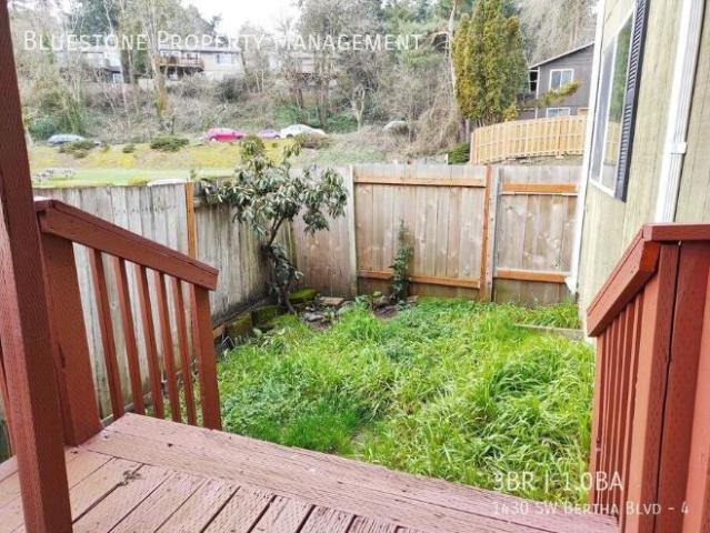 3 Br, 1 bath, Condo 1430 SW Bertha Blvd