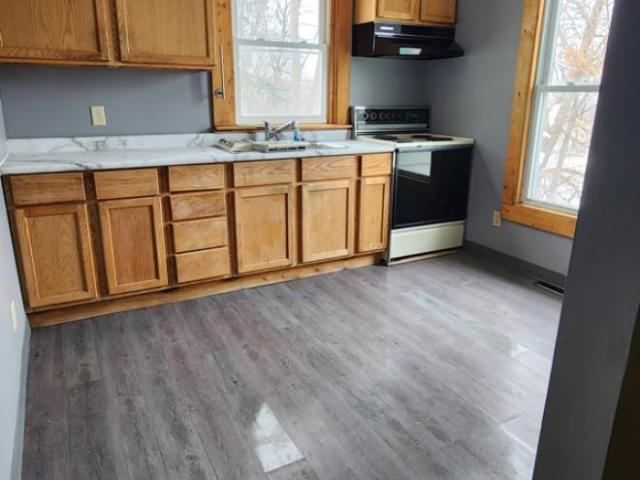 3 Br, 1 bath, Condo 1431 Scoville Ave SW