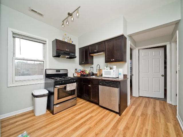 3 Br, 1 bath, Condo 1431 West Flourney