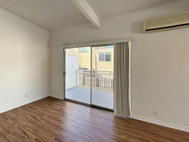 3 Br, 1 bath, Condo 1433 25th St