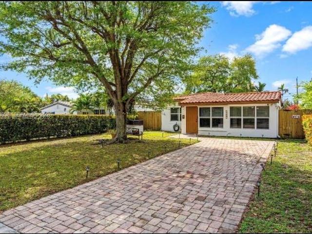 3 Br, 1 bath, Condo 1482 NE 175th St