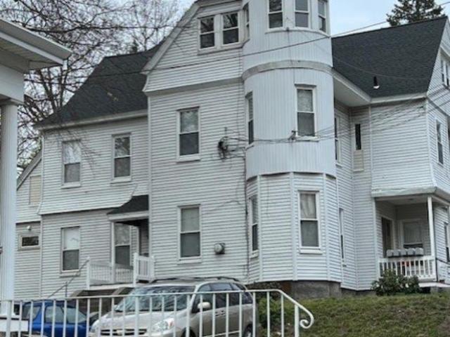 3 Br, 1 bath, Condo 14 Beacon St