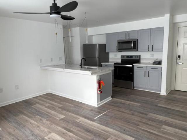 3 Br, 1 bath, Condo 150 N Main St