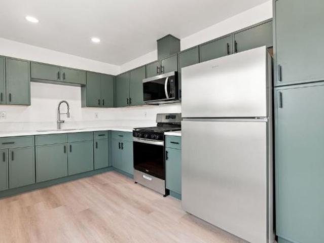 3 Br, 1 bath, Condo 1515 W Evans