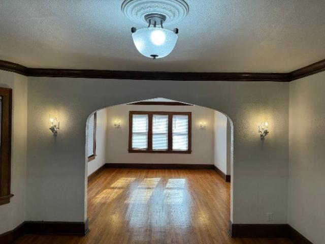 3 Br, 1 bath, Condo 1510 9 Ave