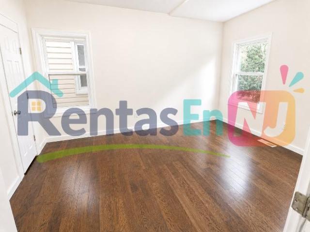 3 Br, 1 bath, Condo 152 S 10th St