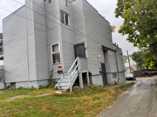 3 Br, 1 bath, Condo 1532 Woodland Ave NW