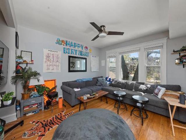 3 Br, 1 bath, Condo 1545 W Addison