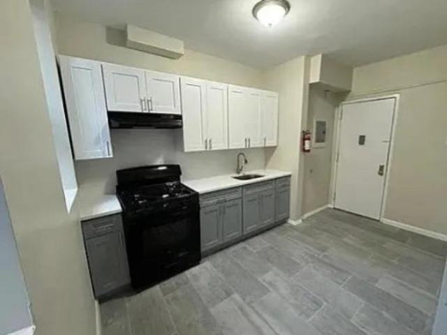 3 Br, 1 bath, Condo 15 Goldsmith Ave