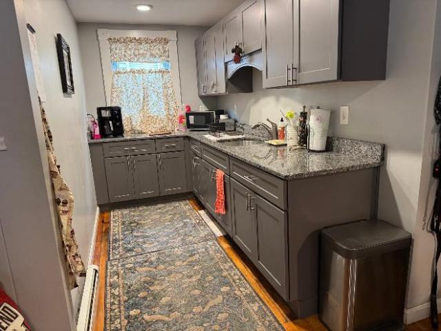 3 Br, 1 bath, Condo 160 Pleasant St