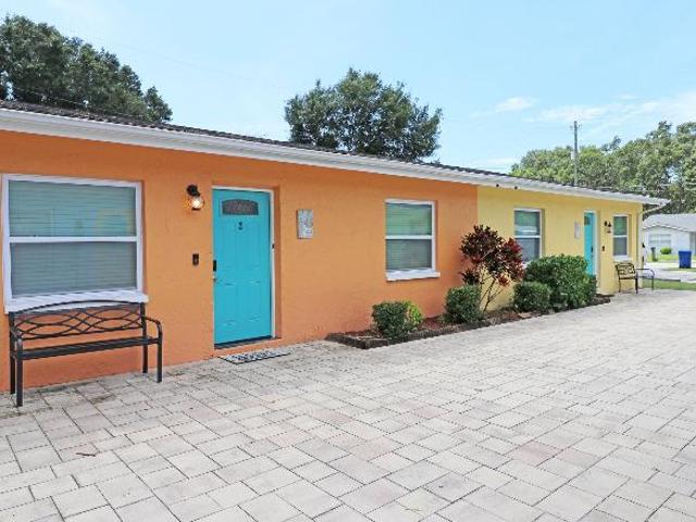 3 Br, 1 bath, Condo 1635 Gladys St