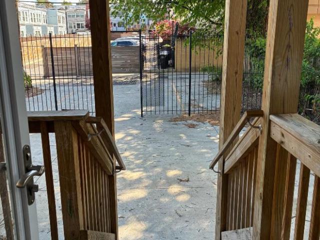 2 Br, 1 bath, Condo 1709 E St NE #2