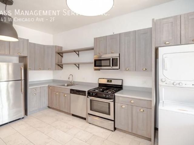 3 Br, 1 bath, Condo 1741 W Chicago Ave