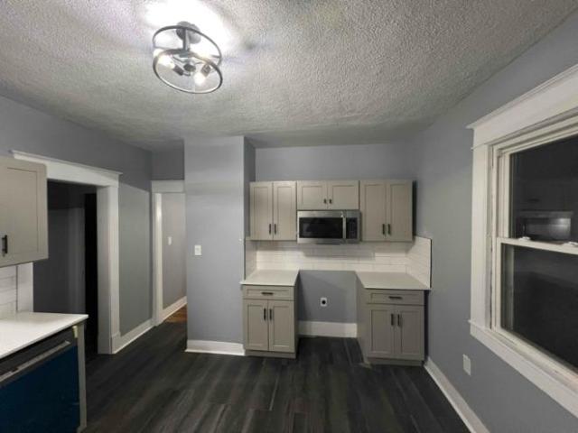 3 Br, 1 bath, Condo 180 Oak Grove Ave