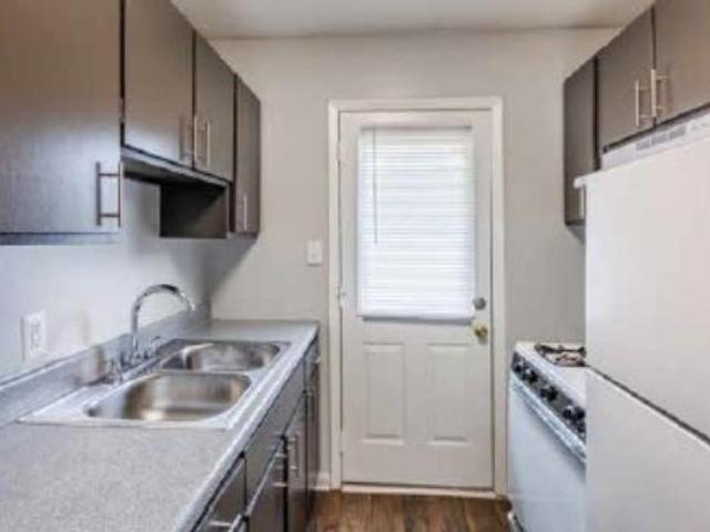 3 Br, 1 bath, Condo 180 S Pine Lake Dr