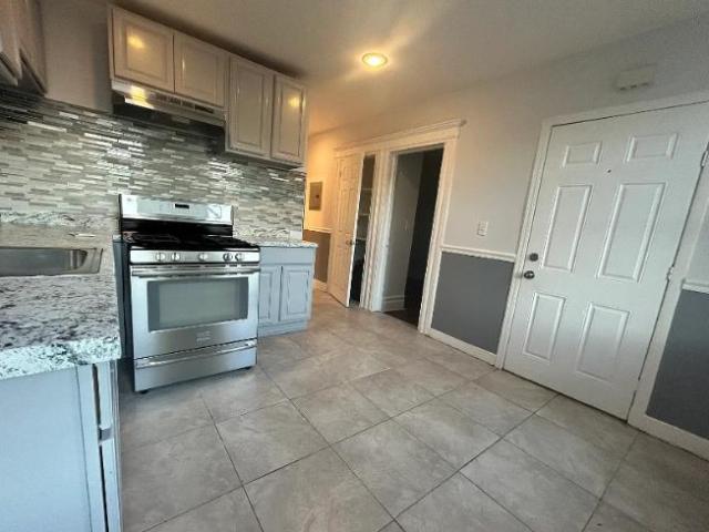 3 Br, 1 bath, Condo 182 Seymour Ave