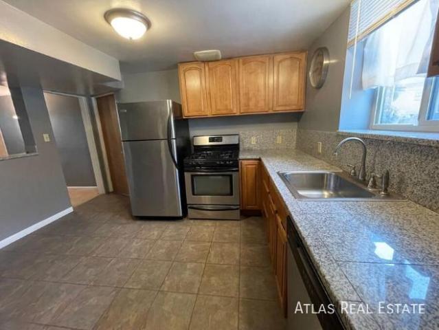 3 Br, 1 bath, Condo 1833 N Hooker Street