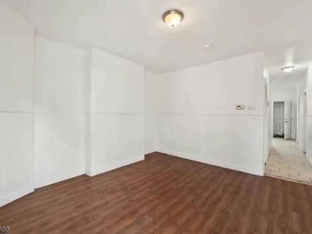 3 Br, 1 bath, Condo 190 N 1st St