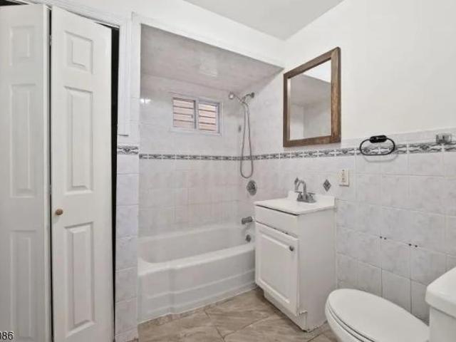 3 Br, 1 bath, Condo 190 N 1st St