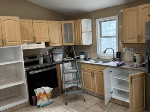 3 Br, 1 bath, Condo 1918 Castor Ave