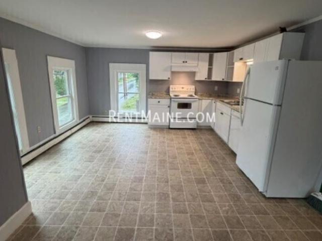 3 Br, 1 bath, Condo 203 Center St
