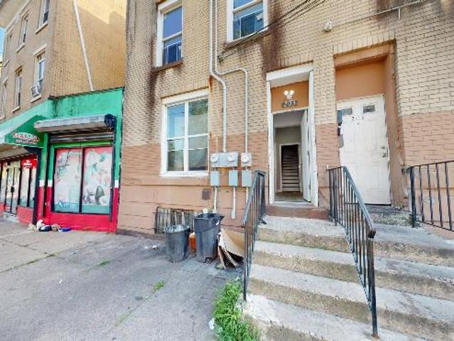3 Br, 1 bath, Condo 203 Spring St