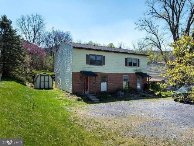 3 Br, 1 bath, Condo 206B Homestead Ln
