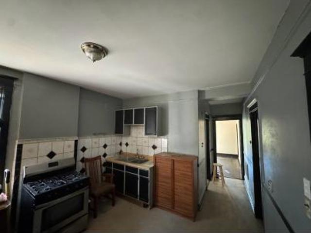 3 Br, 1 bath, Condo 2134 S Marshall Blvd