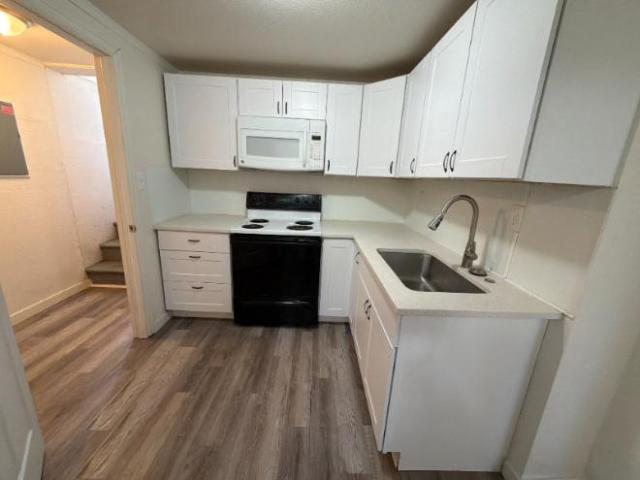 3 Br, 1 bath, Condo 2130 4th Ave