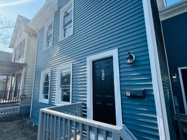 3 Br, 1 bath, Condo 214 S 4th St