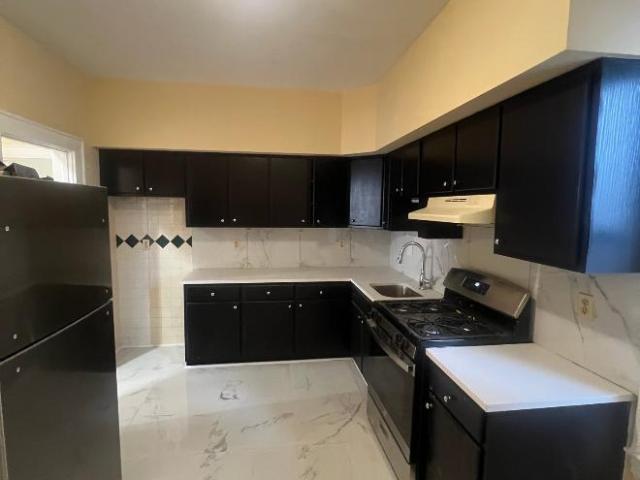 3 Br, 1 bath, Condo 218 Highland Ave