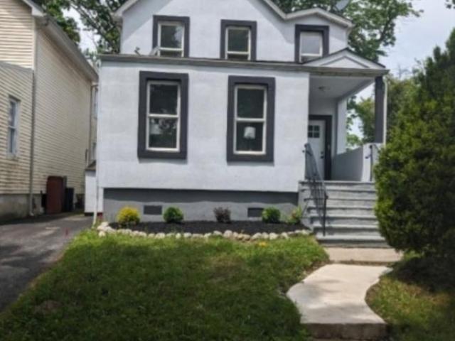3 Br, 1 bath, Condo 21 Oak St