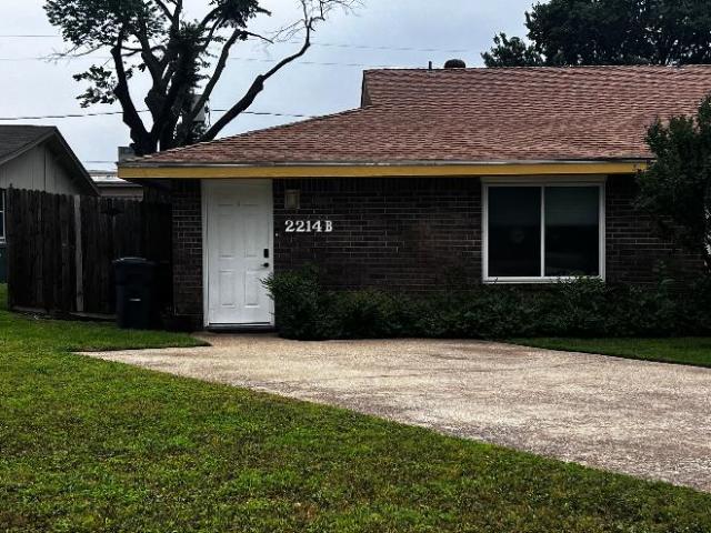 3 Br, 1 bath, Condo 2214 Lavern St